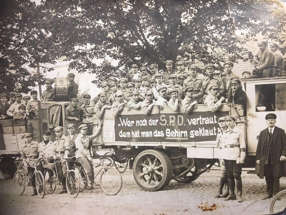 Stimmen aus der Vergangenheit – Zum Niedergang der SPD – DIE ROTE FRONT