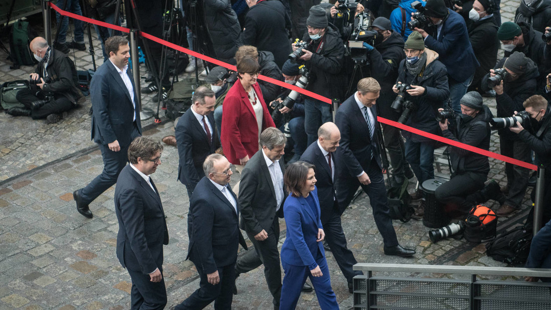 Dagmar Henn – DIE ROTE FRONT