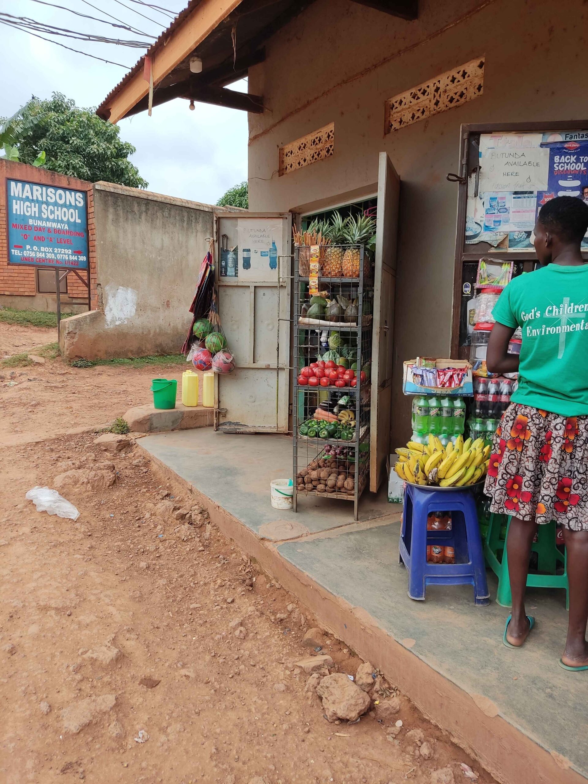 „Uganda ist ein typisches afrikanisches Land“ – DIE ROTE FRONT